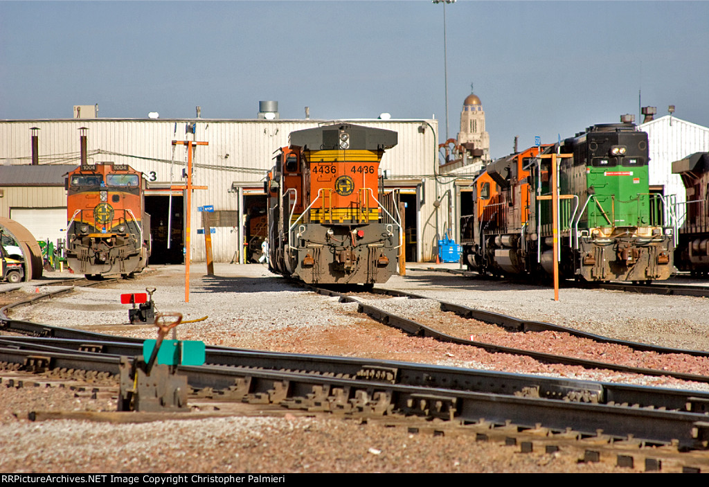 BNSF 1004, 4436, and 1696